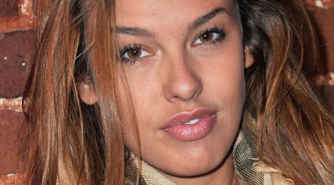 Lesanges6 Vanessa Lawrens Se Fait Tatouer Le Nom De Son Chéri Sur Le